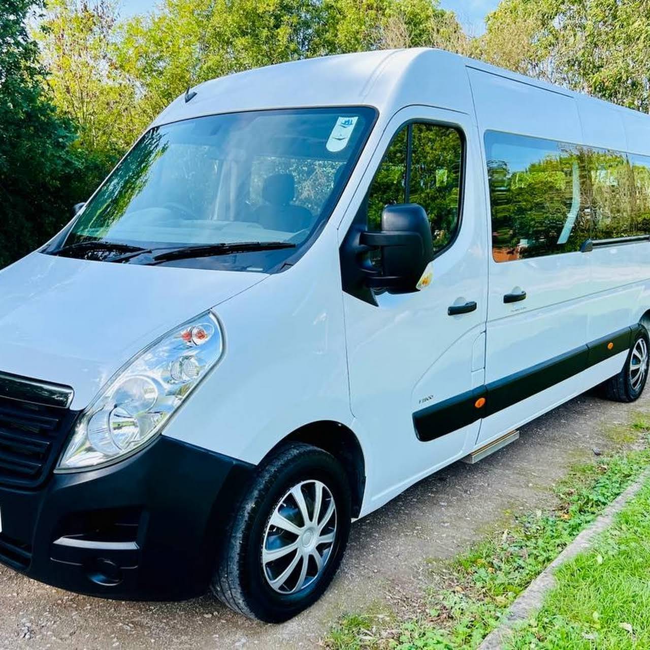 Zoom Vans – We Buy and Sell Used Commercial Used Cars